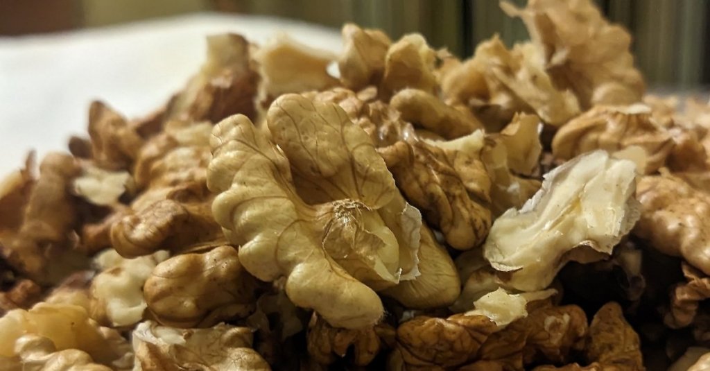 The Role of Cross-Pollination in Nut Tree Production - Ty Ty Plant ...